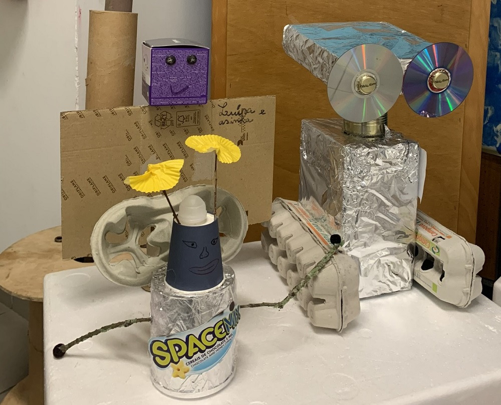 Os Robôs UBBU da turma A do 1.º ano